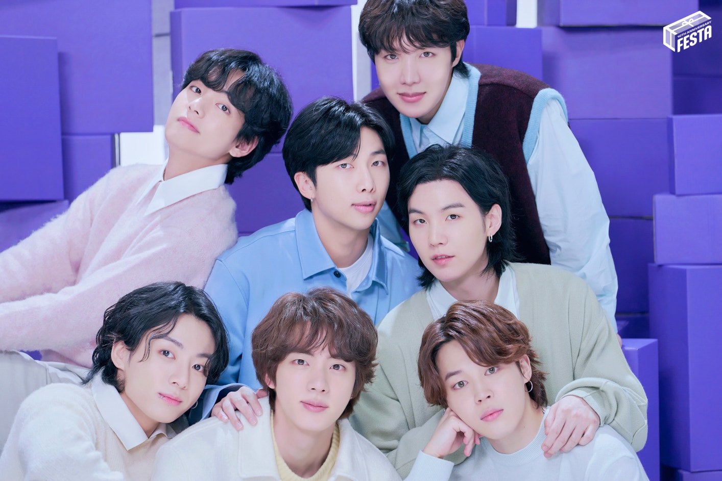 BTS Community Post - 10周年本当におめでとう🎂🎉 今までも沢山の愛をありがとう💜 11年目のこの先も変わらず側にいます💜