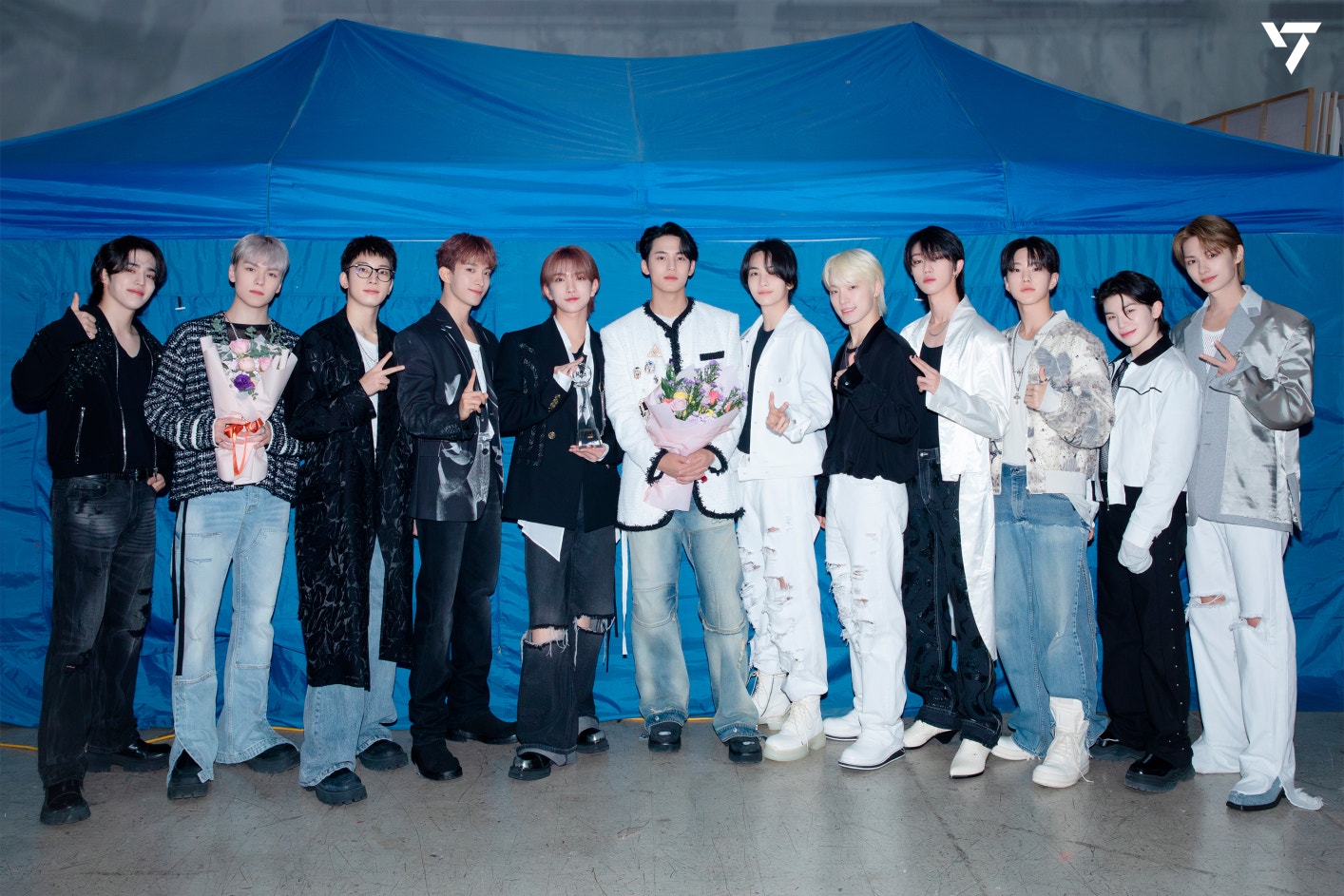SEVENTEEN Community Posts - 广州签售……哇……seventeen right here 虽然去不成，但只要一直抱着 ...