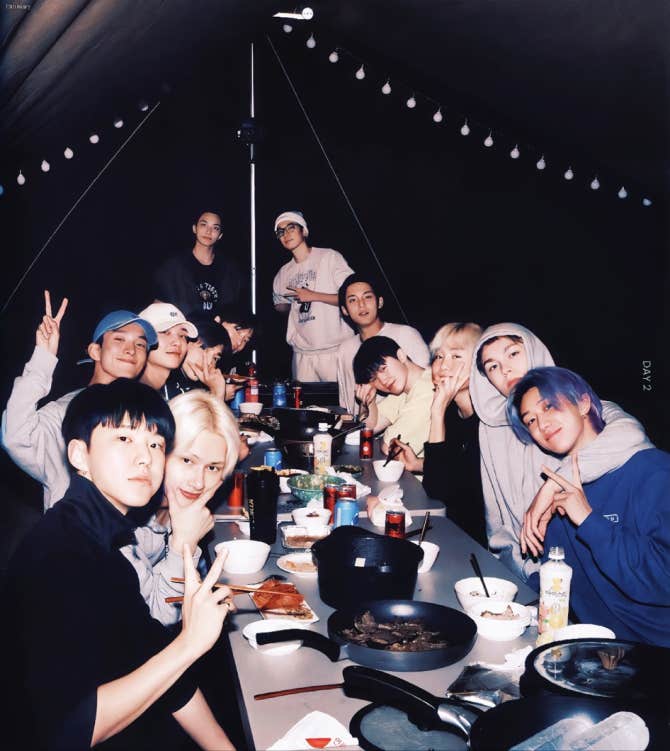 Seventeen Community Posts 수업을 빼먹고 노래방에 가서 세븐틴의 노래를 부르고 싶어요 하하하하