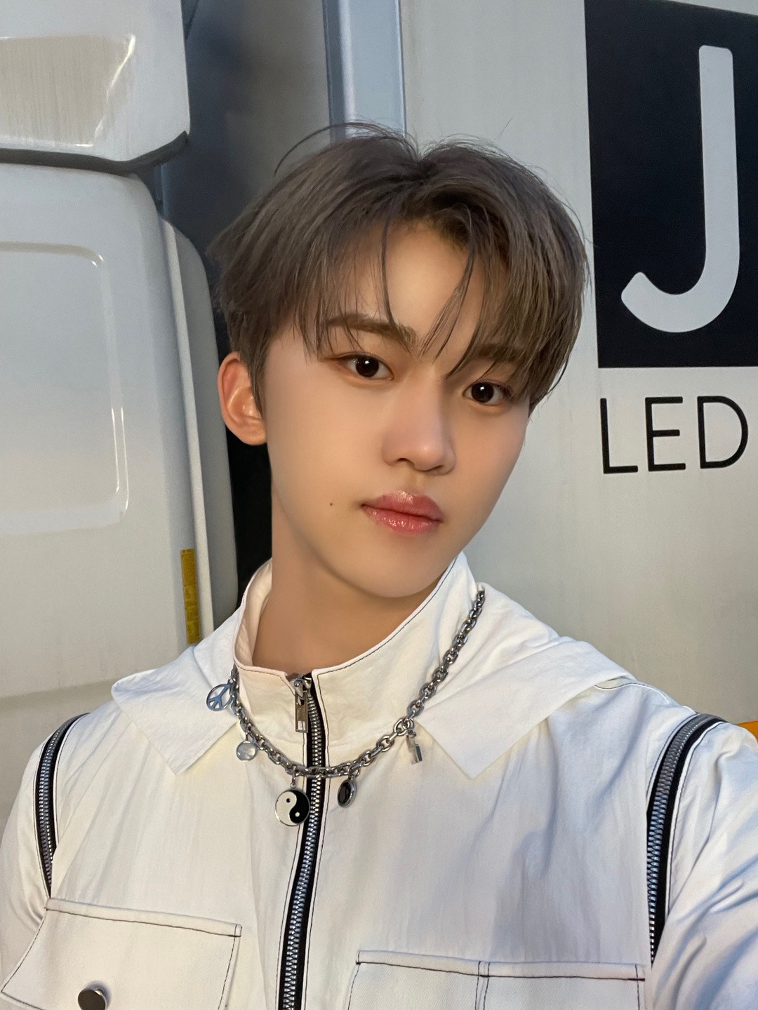 Lun8 Community Post 안녕하세요 여러분 오늘은 아침엔 비가 내리네요 집 밖에 나갈 때 우산 잊지 마시구요