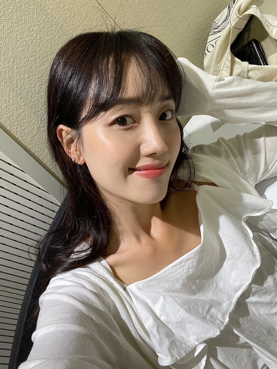 Cherry Bullet 커뮤니티 포스트 - 룰렛 오늘 날씨 너무 좋다 ️ 좋은 하루 보내자🙈🙈🙈🙈 - HAE YOON