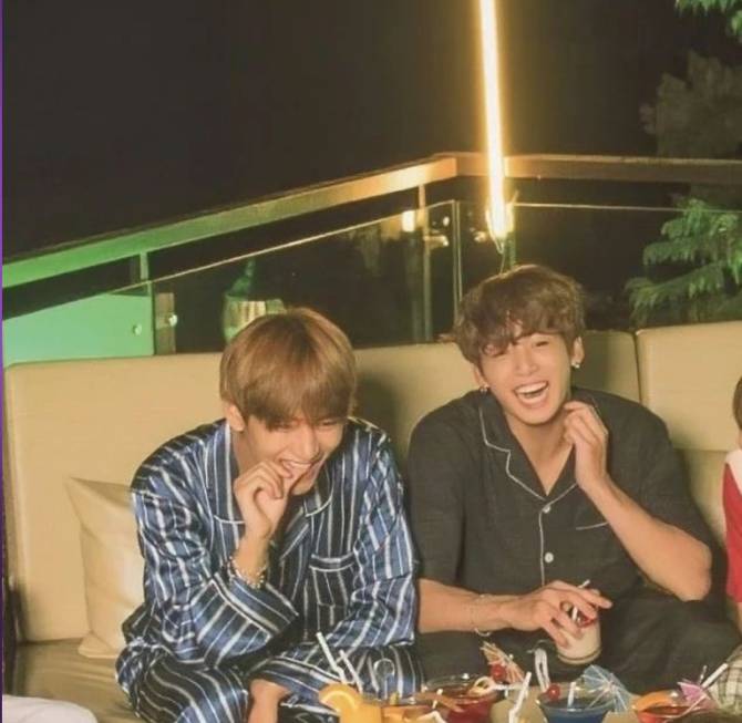 Bts Community Posts To V To Jungkook 안녕하세요 태형아 좋은 아침 정국 즐겁고 즐겁고