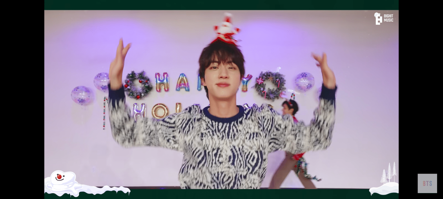BTS Community Posts - ジンくん元気にしてますか？ 無性に会いたくてたまらなくなる時があるよ。 このMV、今の季節とは真逆だけど、何度も帽子が取れちゃうところ笑っちゃうよ😎 ...
