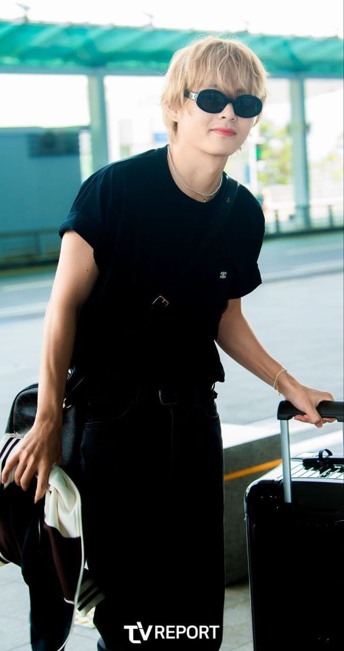 BTS Community Post - Tae Tae very handsome as always💞