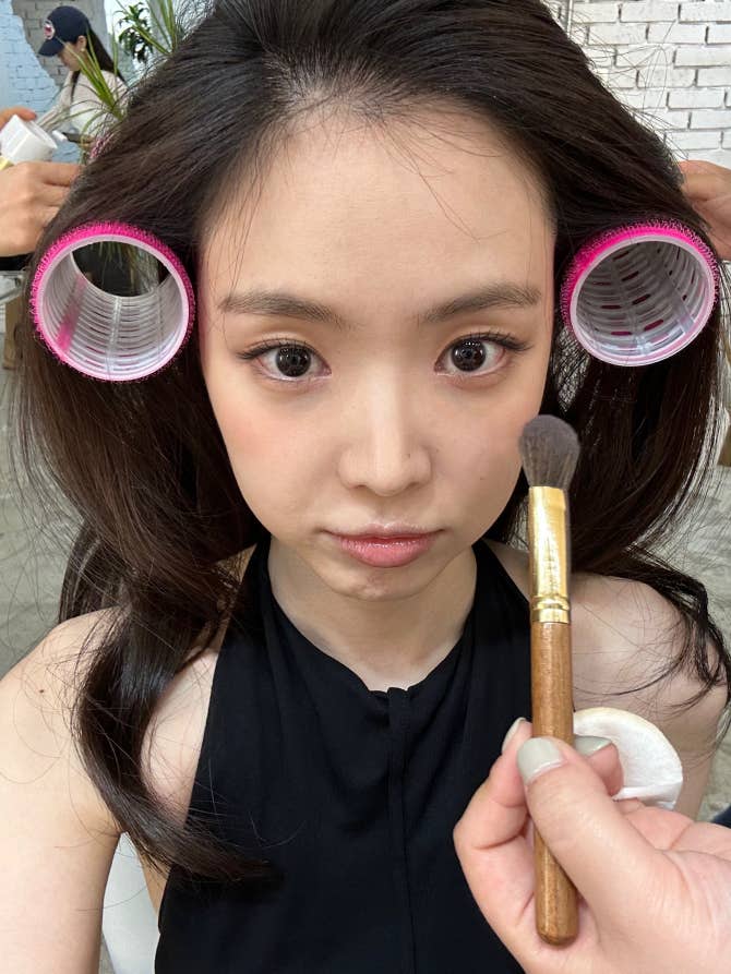 Son Na Eun Community Posts 어제 비오는데 와준 팬들 고마워요 아주 많이 많이 반가웠음🫶🏻 Son