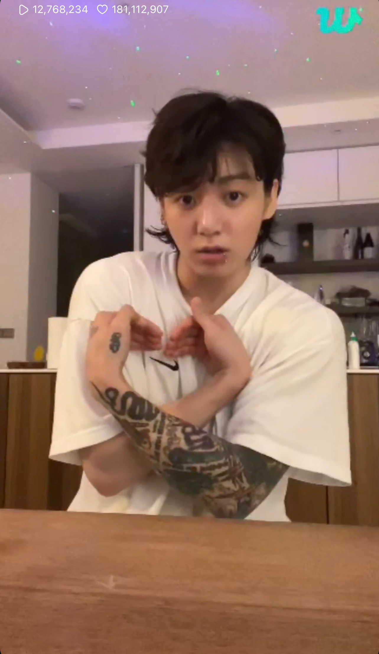 BTS Community Post - This sequence of screenshots from JK’s live 🥺 그는 ...