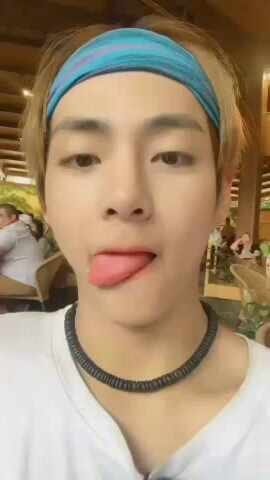 BTS Community Post - His facial expressions omg💜😍🤭😅 #to_v