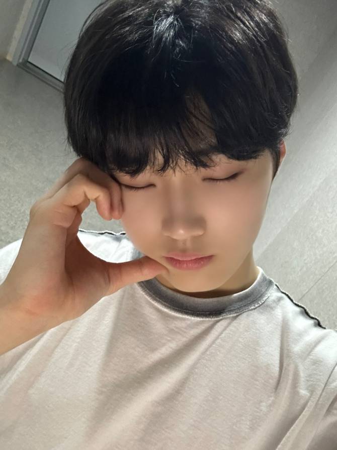 Lun8 Community Posts 오늘 하루도 정말정말 고생했어요🥰🥰 엄청 피곤할 텐데 언넝 자요오🤗🤗 전 이미 자는중