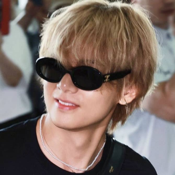 BTS Community Posts - Taehyung-ah, definitely a Cat Noir 🐱🖤. He is always in Paris 🐱😻😻 #taehyung ...