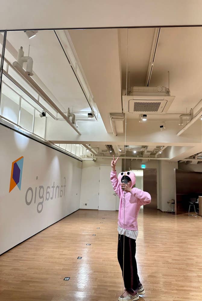 Lun8 Community Posts 오늘 넘나 덥네요☀️☀️ 엄청 더운데 오늘도 응원하러 와주셔서 너무너무 감사해요🥰🥰 짱