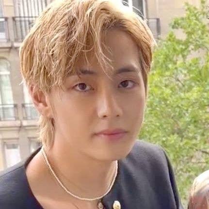 BTS Community Posts - Taehyung-ah, definitely a Cat Noir 🐱🖤. He is always in Paris 🐱😻😻 #taehyung ...