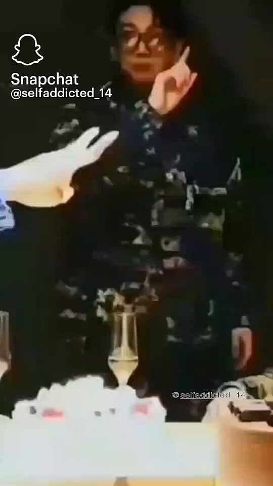 BTS Community Posts - This look so real even the lipsing 💜