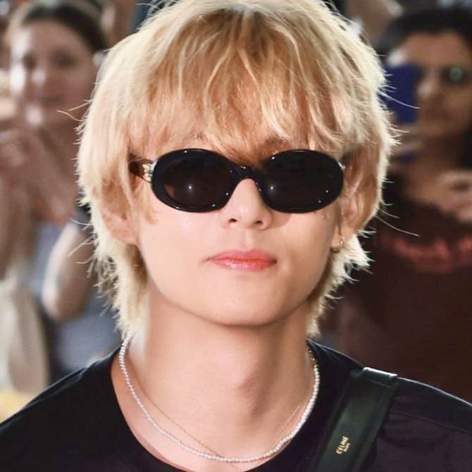 BTS Community Posts - Taehyung-ah, definitely a Cat Noir 🐱🖤. He is always in Paris 🐱😻😻 #taehyung ...