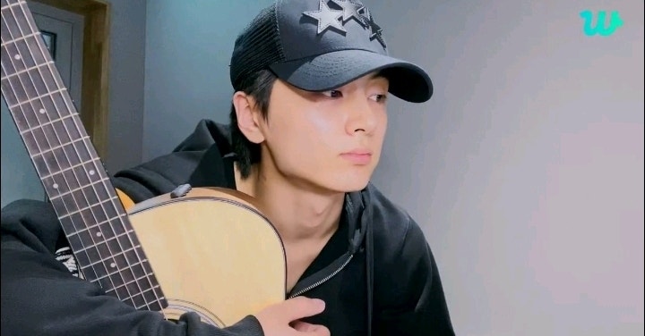 ENHYPEN Community Posts - I took a photo of Jay during this live ...