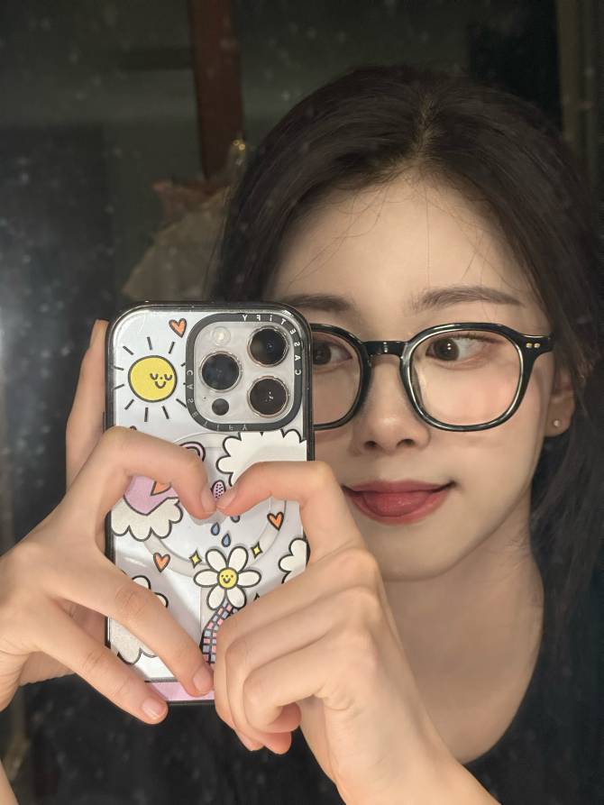 Classy Community Posts 정말 많이 사랑해 💥🫣💋 Jimin