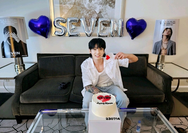 BTS 커뮤니티 포스트 - "𝚂𝙴𝚅𝙴𝙽" 𝚋𝚢 𝙹𝚞𝚗𝚐𝚔𝚘𝚘𝚔 💜 𝙲𝚘𝚗𝚐𝚛𝚊𝚝𝚞𝚕𝚊𝚝𝚒𝚘𝚗𝚜 𝚔𝚘𝚘𝚔𝚒𝚎 🥳 𝚠𝚎'𝚛𝚎 𝚜𝚘 ...