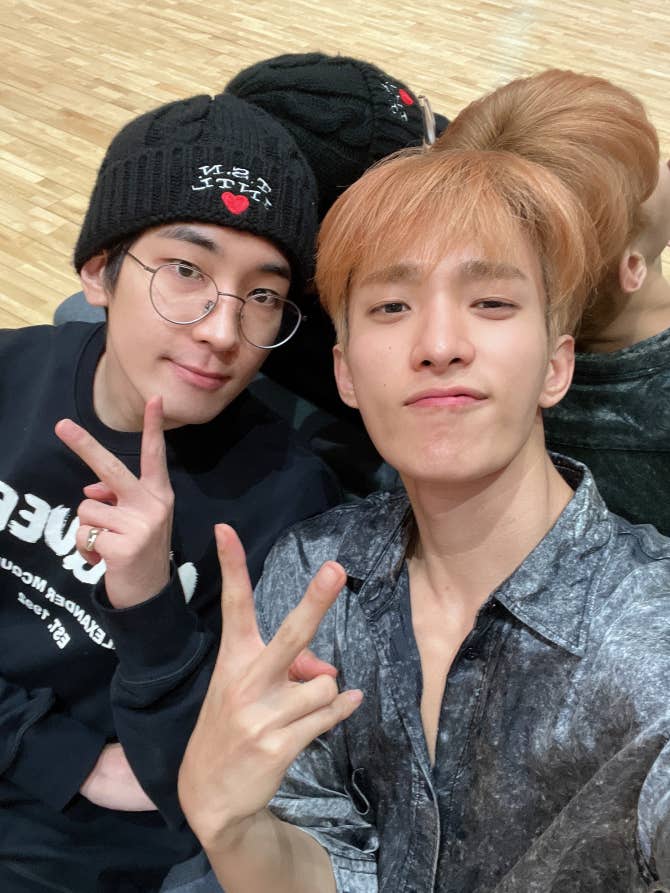 Seventeen Community Posts 원우형 생일 축하해🍰 형이랑 찍은 사진이 되게 많은데 몇개만 골라서 올려봐ㅎㅎ