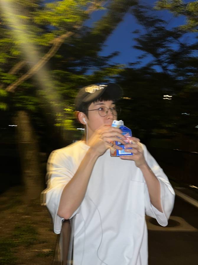Seventeen Community Posts 원우형 생일 축하해🍰 형이랑 찍은 사진이 되게 많은데 몇개만 골라서 올려봐ㅎㅎ