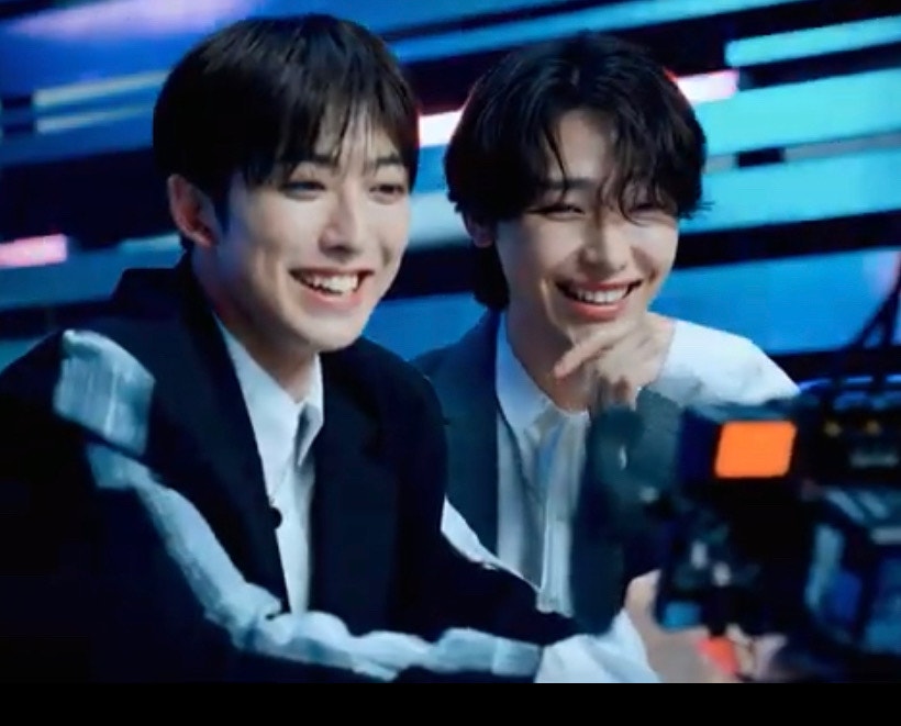 &TEAM Community Post - かっこいい💙🖤 TV CMでさらに&TEAMの知名度が上がって、 たくさんの人にパフォーマンスを見てもらえますように🌟 NICHOLASとEJが ...