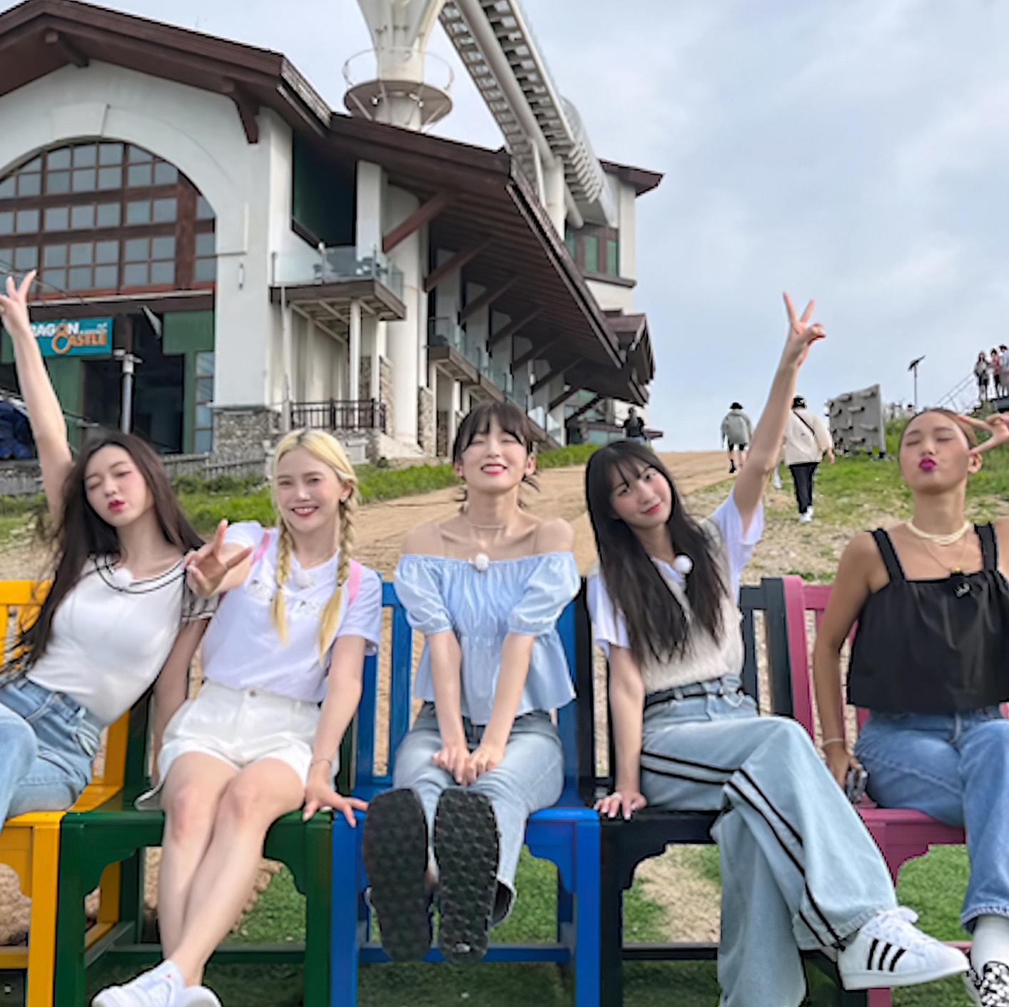 OH MY GIRL Community Posts - 씅씅.. 평창 여행에는 안 보이네...🐿️🥲 어디 간거야 대쟝..🫶🥺