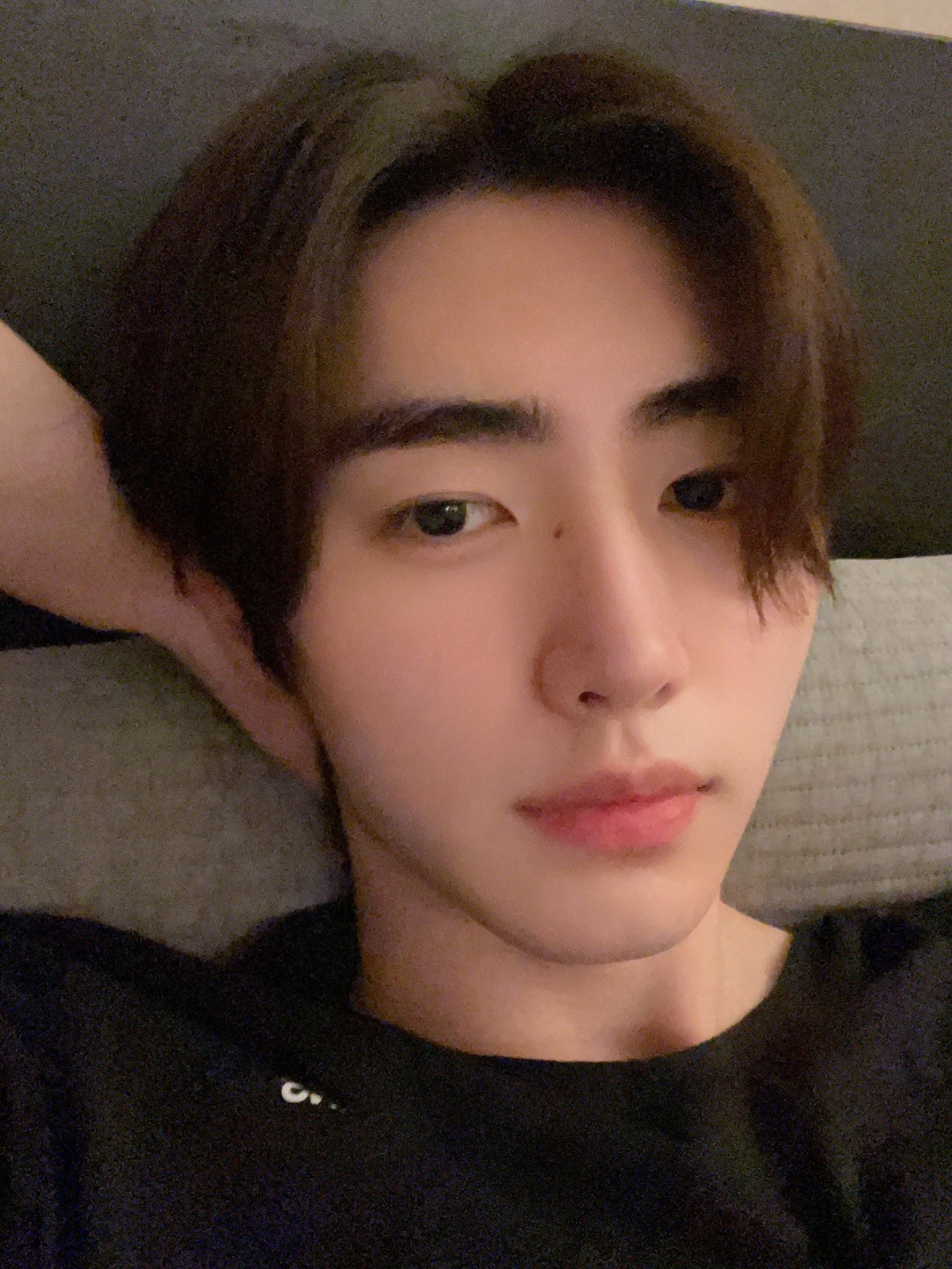 ENHYPEN Community Post - Ladies and gentlemen. here is sunghoon bed selca