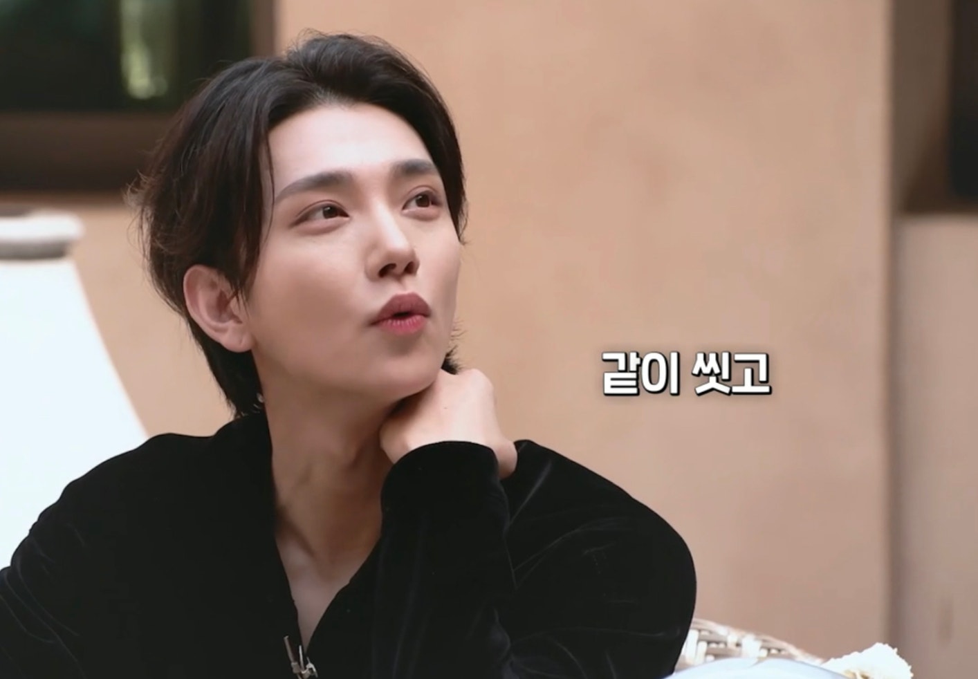 Seventeen Community Posts 인생 첫콘 새로 산 투어 바람막이가 다 젖어버릴 정도로 뛰었는데 왜 체력이