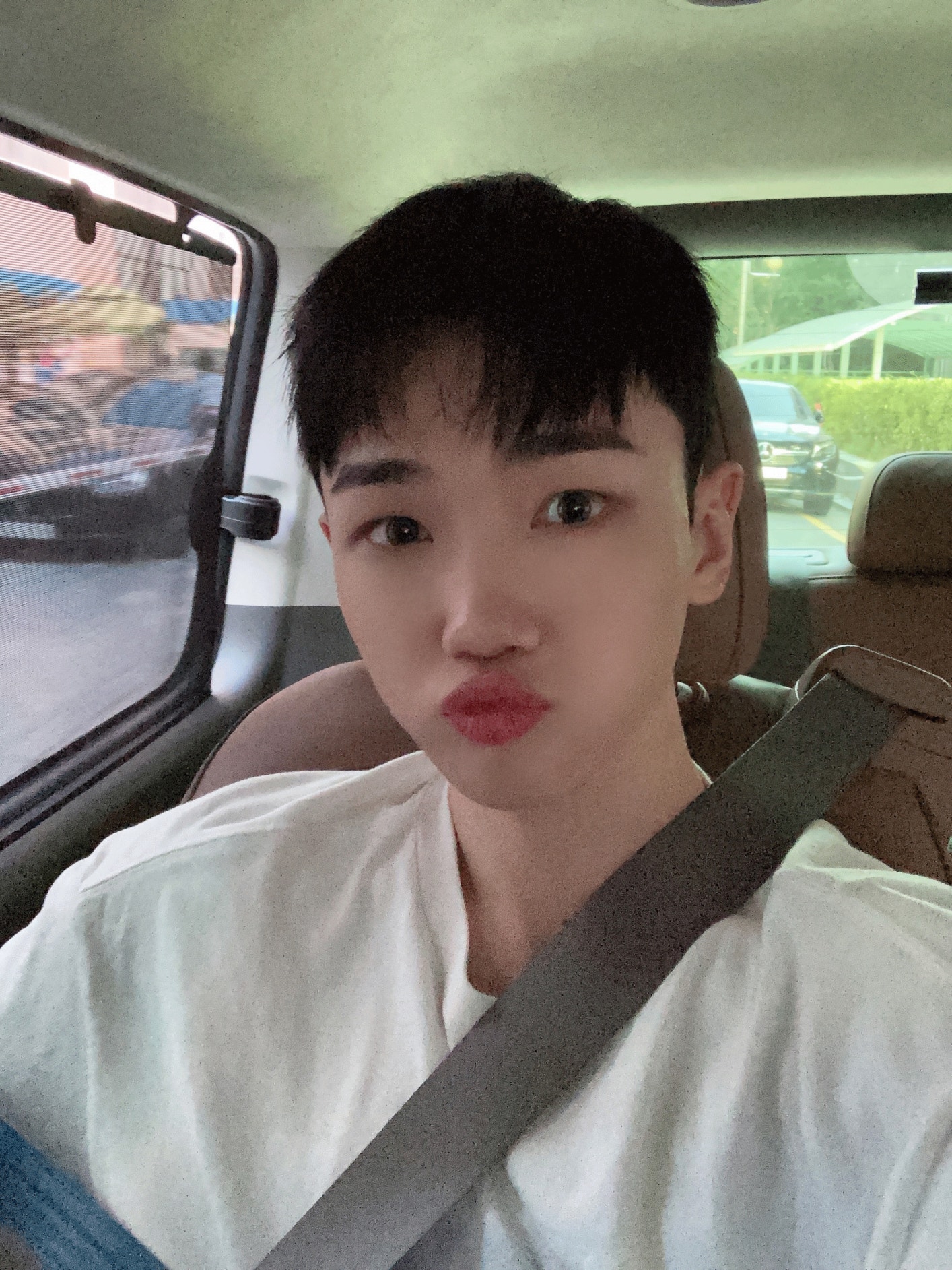 Atbo Community Posts 안녕 보트~ 🚤 오늘은 찜기 안에 있는 것 같은 날씨예요☀ 더위 안 먹도록 물 많이