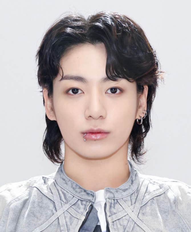 BTS Community Posts - RIP my soul 🧎🏻‍♀️🫠 💜 his duality is insane 😮‍💨🔥🖤