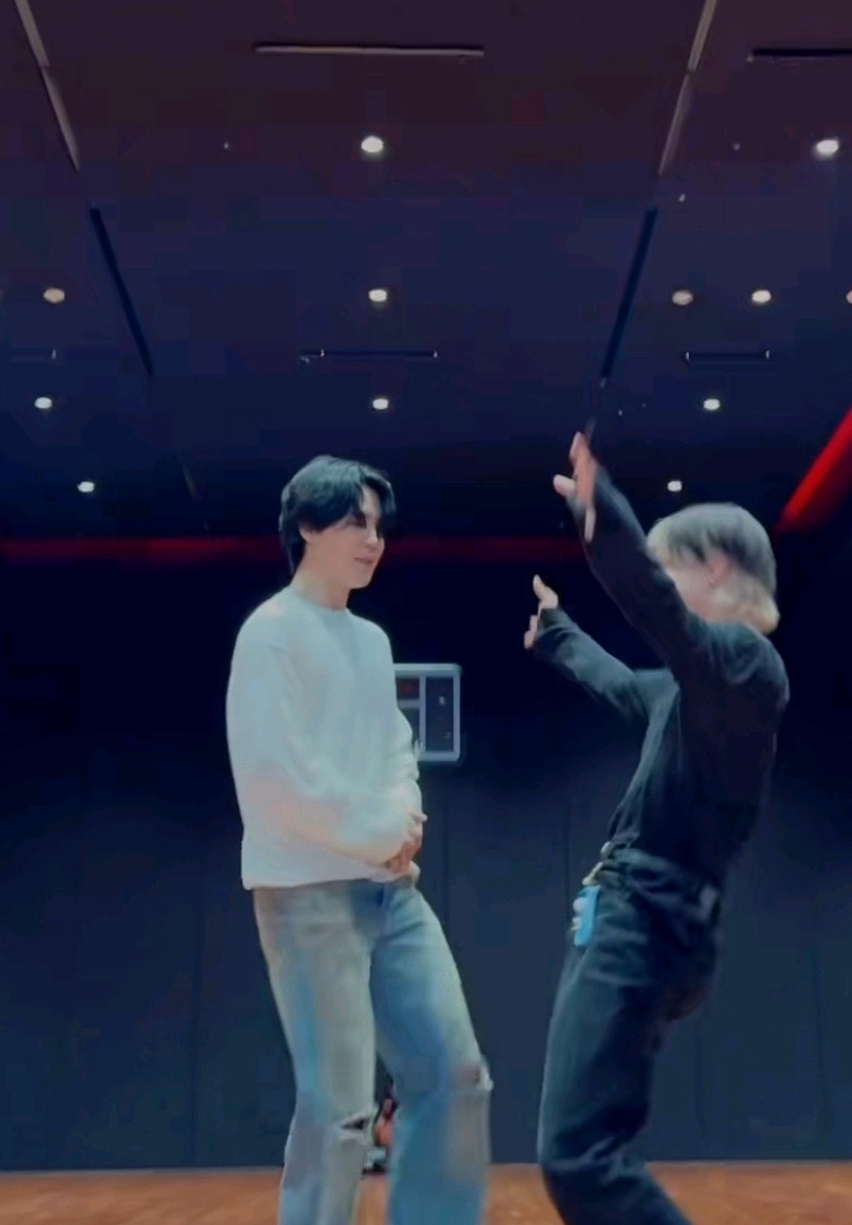 BTS Community Posts - Jimin dance challenge king I want more 💜💜🕺🕺🔥🔥 # ...