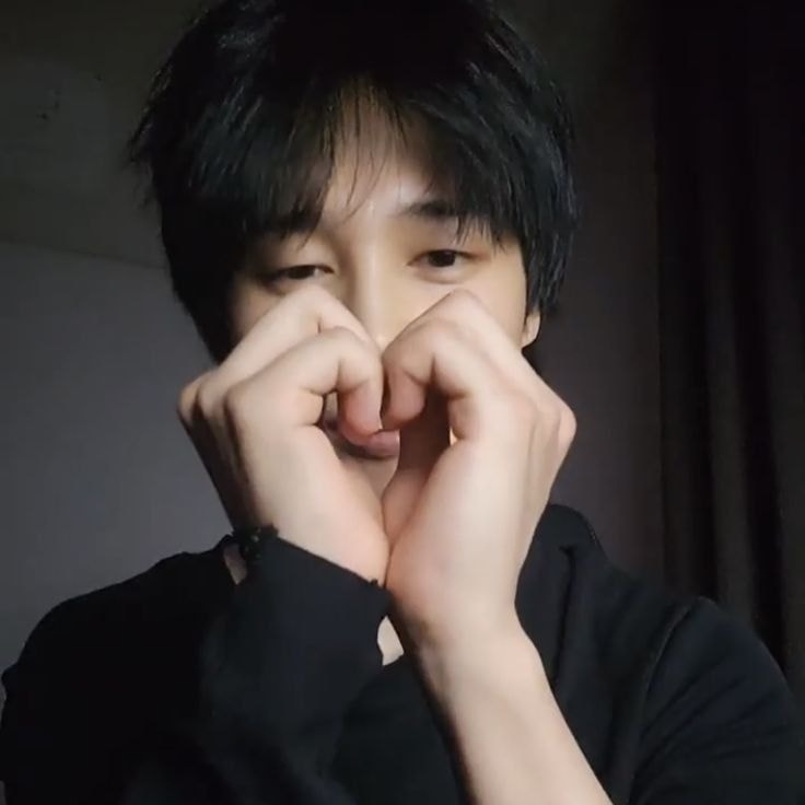 Bts Community Post 지민이를 지민이답게 만드는 소중한 모습들을 잃지말아줘 지민이가 아미들에게 그러는 것처럼