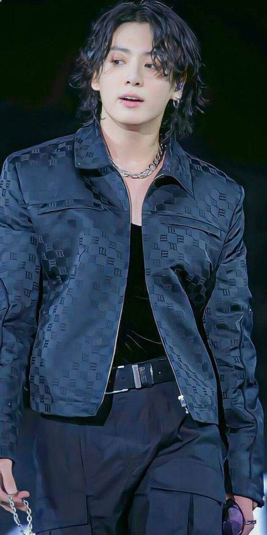 BTS Community Posts - OMG... jk is looking so handsome .....>>>>>