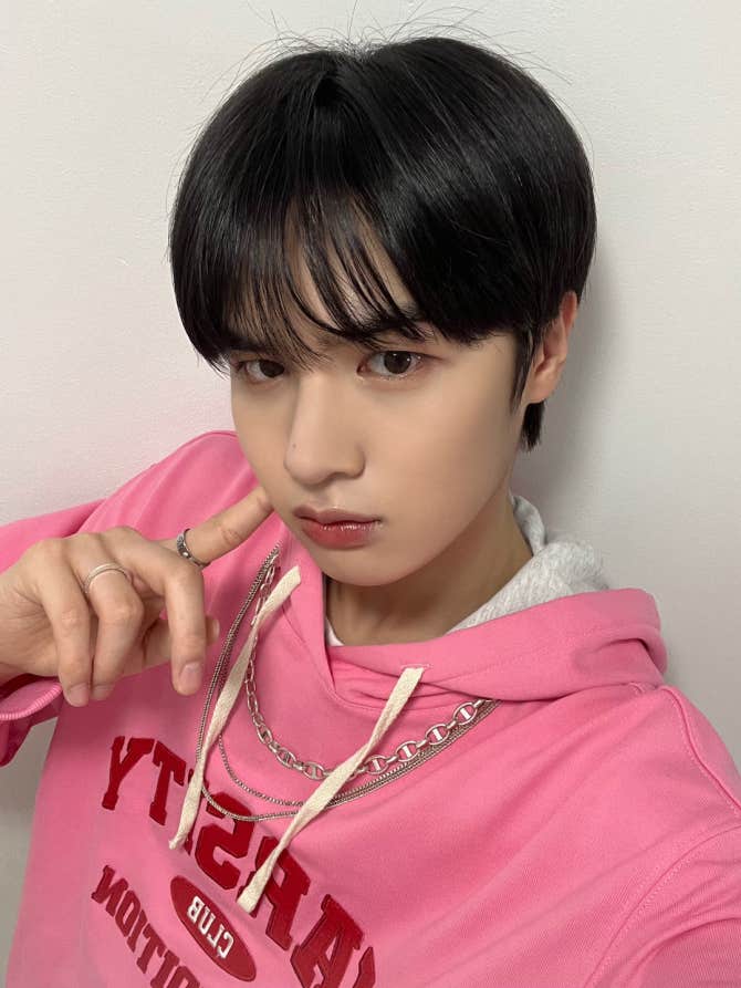 Lun8 Community Post 드디어 첫 활동의 마지막 방송을 마쳤습니다 여기까지 무사히 올 수 있던