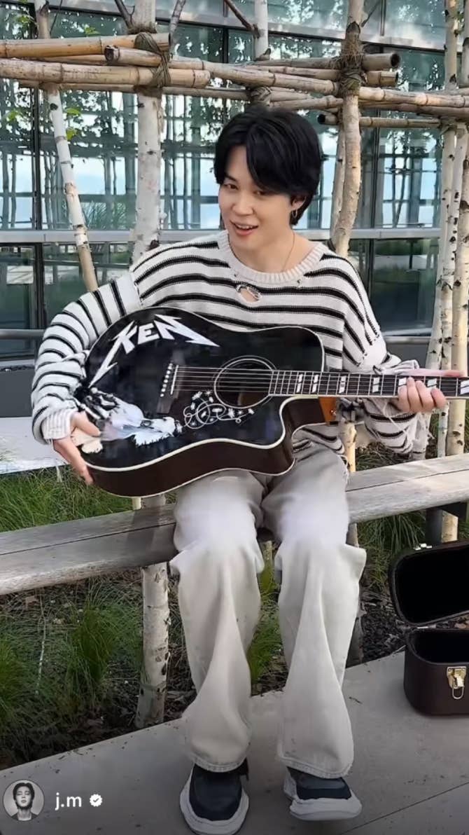 Bts Community Post 지민아 귀여워🥰 기타 멋있네요🎸 잘 어울려요🖤 지민씨 고마워요☺️ 너무 사랑해요