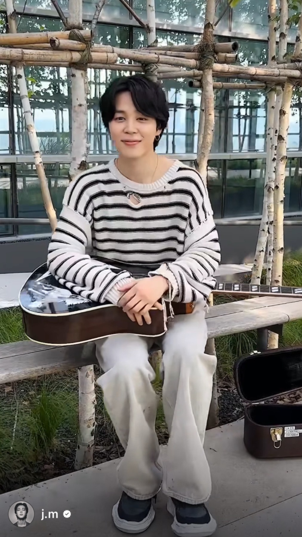 Bts Community Post 지민아 귀여워🥰 기타 멋있네요🎸 잘 어울려요🖤 지민씨 고마워요☺️ 너무 사랑해요