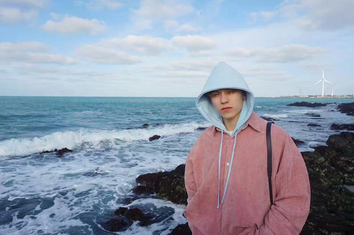 Seventeen Community Posts 버논 너무 보고 싶어요 이 포스트를 보고 태엽 Ins를 해도 될까요