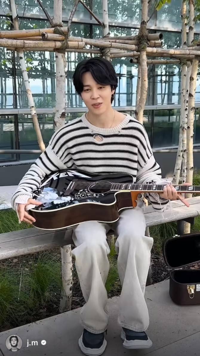 Bts Community Post 지민아 귀여워🥰 기타 멋있네요🎸 잘 어울려요🖤 지민씨 고마워요☺️ 너무 사랑해요