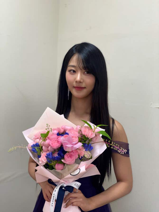Cherry Bullet Community Posts 룰렛 안녕 채린이야😁 퀸덤 퍼즐 하는 동안 내가 누구보다 잘할