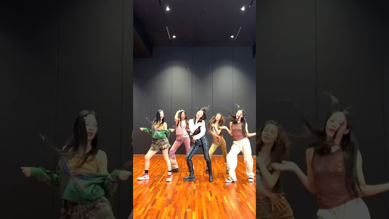 Weverse NewJeans Media - NEW HAIR NEW TEE NEWJEANS YOU AND ME