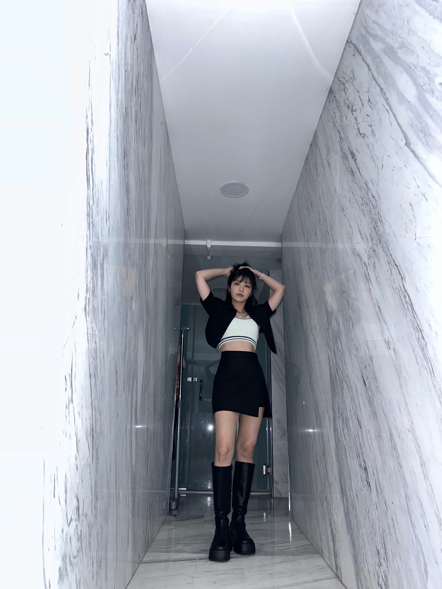 Apink Community Post - 사진 이거 하나 남아따 - EunJi