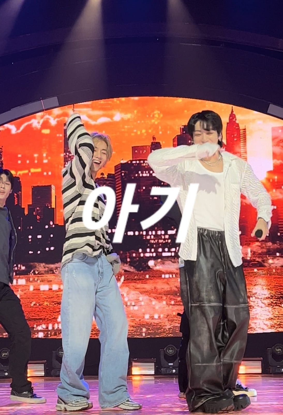 BTS Community Post - DO LIVE TOGETHER TAEHYUNG JUNGKOOK!! 😭😭😭