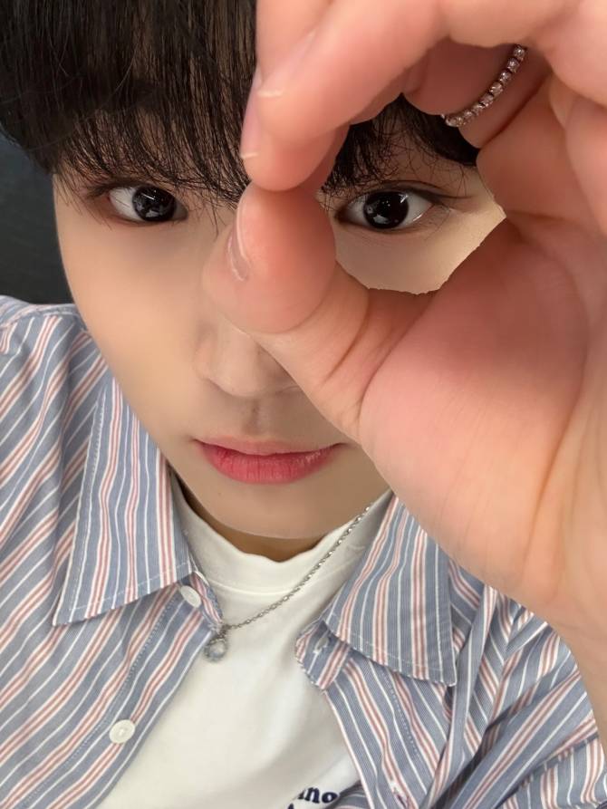 Lun8 Community Post 오늘 하루도 파이팅 힘 내여😚😚 너무 더운데 손풍기 꼭 챙기구용🤗🤗