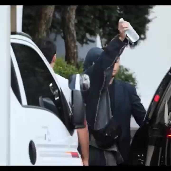 BTS Community Posts - 30.07.2023 Jungkook has arrived at SBS for the pre-recording of "Inkigayo"