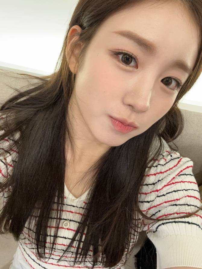 Wooah Community Posts 요즘 캡쳐셀카가 유행이라는 소문을 들었는데 말이지 이렇게 찍는거 마쟈🤍