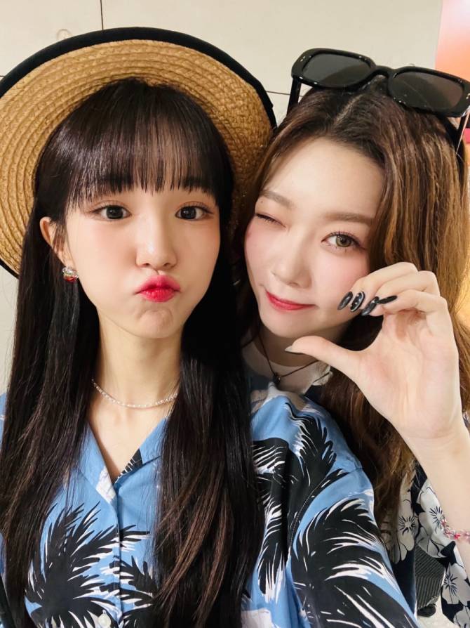 Wooah Community Post 내 언니 내 동생👭💕 아주우 든든해🍀 달나츠 뽀에버다~~~~~~🌙🐰🍩 Nana
