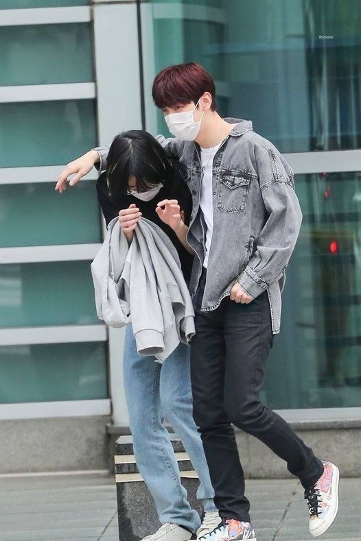 TOMORROW X TOGETHER Community Post - A rare picture of soobin and his girlfriend
