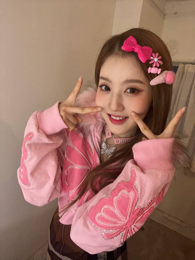 Staycコミュニティ投稿 조금 늦었지만 아이시은단을 위해 ㅎㅎ 시은이 생일 축하해 줘서 다들 고마워용 🥰 하지만 나도 만만치