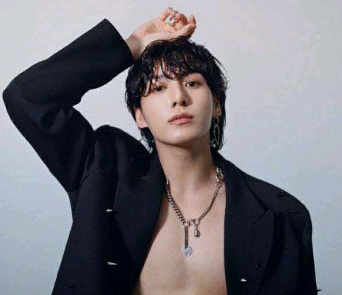 BTS Community Posts - 💜Jungkook sets a 2 new Guinness World Records! 🏆 The most streamed track ...