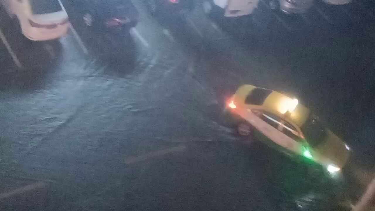 Seventeen Community Posts 好兴奋好兴奋我家车已经淹了！！我喜欢雨！！！