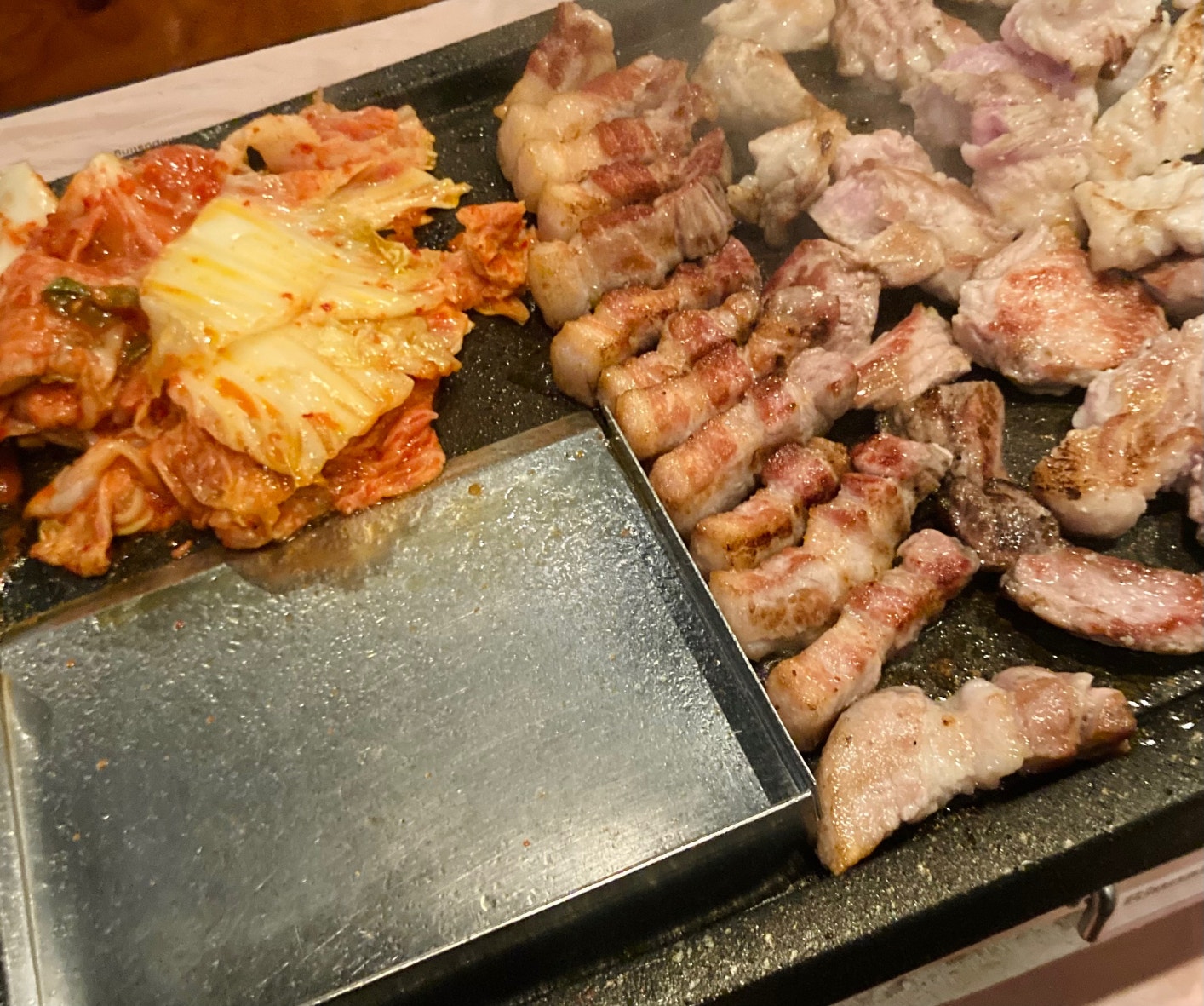 Atbo 커뮤니티 포스트 운동 끝나구 락원이랑 현준이랑 고기 먹으러 왔어 류준민