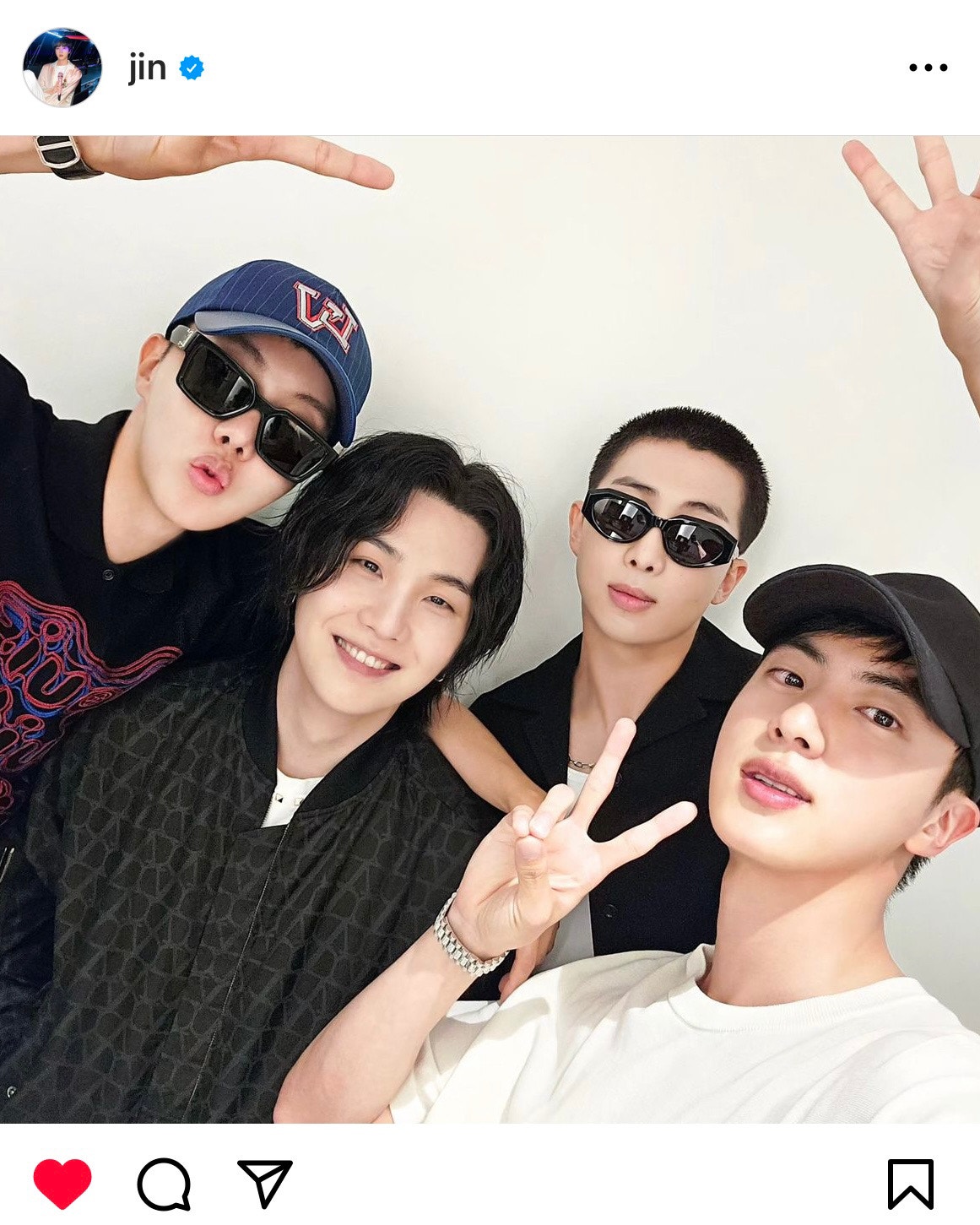 BTS Community Post - #to_JIN #Dear_Jin_from_ARMY JINくん😭 胸がいっぱいです😭💜 YoongiさんのLIVEのJINくんが すごくすごく楽し ...